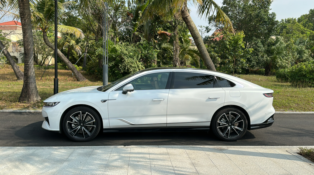 岚图追光PHEV：直接对标“56E”，它究竟有何底气？