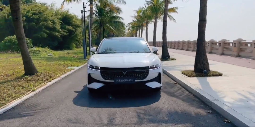 岚图追光PHEV：直接对标“56E”，它究竟有何底气？