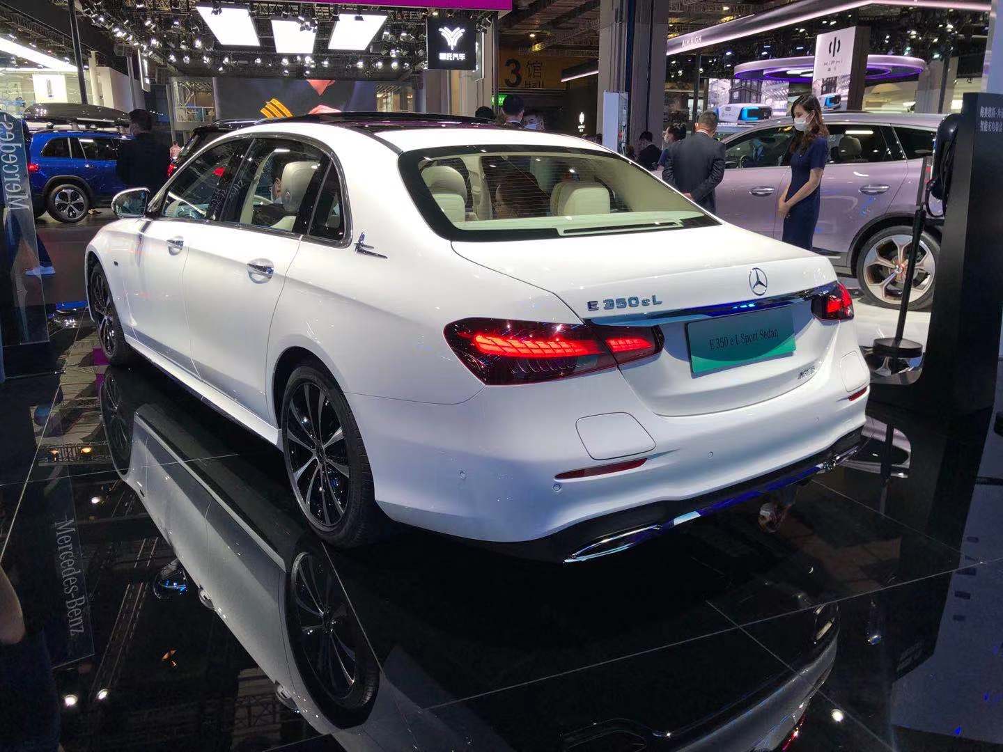 扭矩全系最强，纯电续航120km，新奔驰E350eL上市_易车