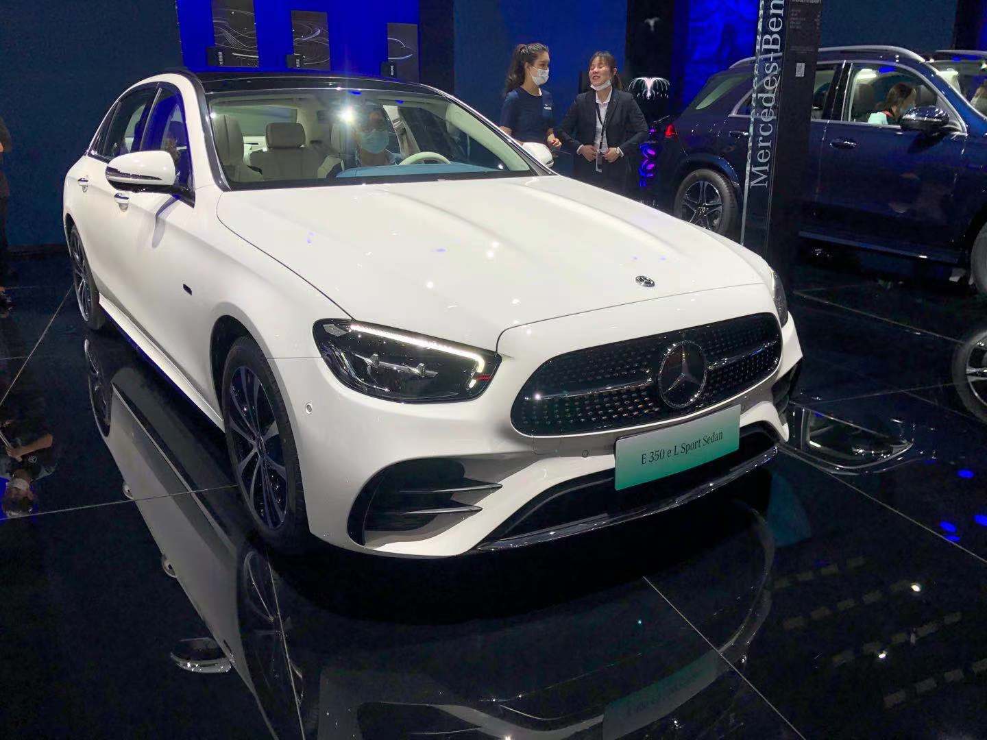 扭矩全系最强，纯电续航120km，新奔驰E350eL上市_易车