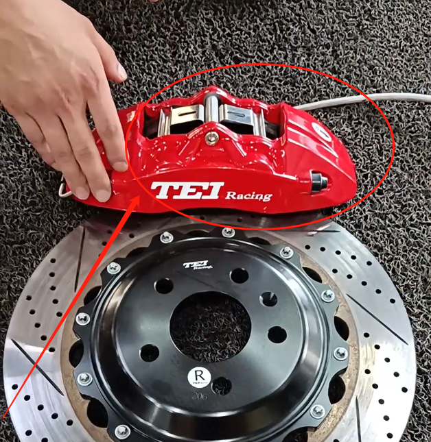 奥迪改装|16年奥迪A4L升级安装TEI刹车前轮P40NS卡钳案例——veecar|汽车改装|改装知识分享平台